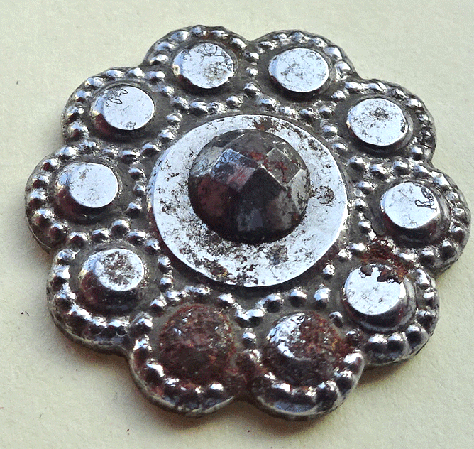 Vintage and antique metal buttons for sale — VINTAGE BUTTON EMPORIUM