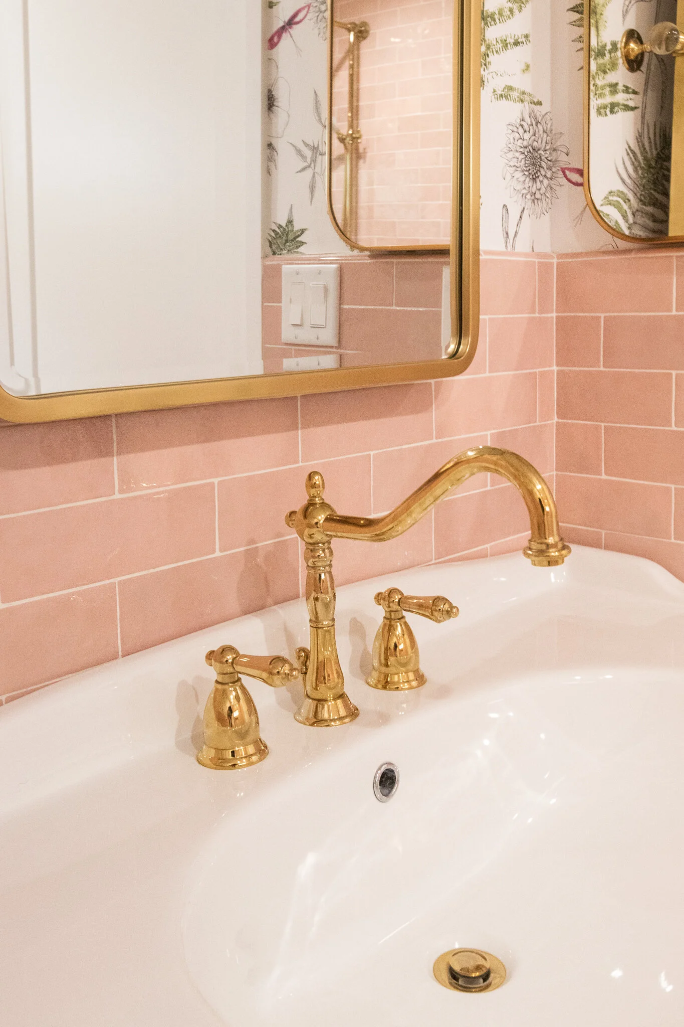 HOUSE OF ARIA — Design 4 Corners