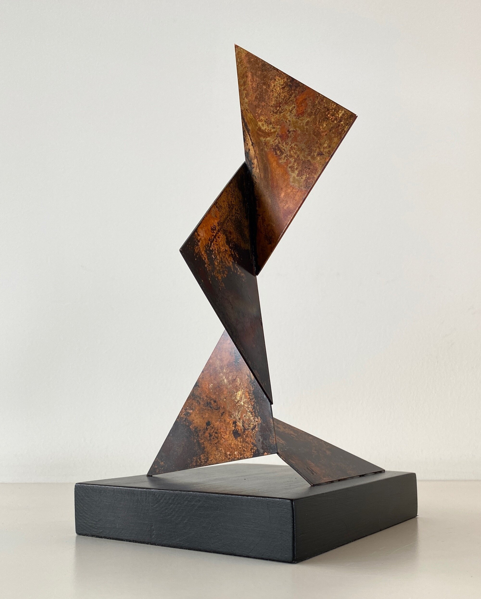 4 TRIANGLES — NH sculpture