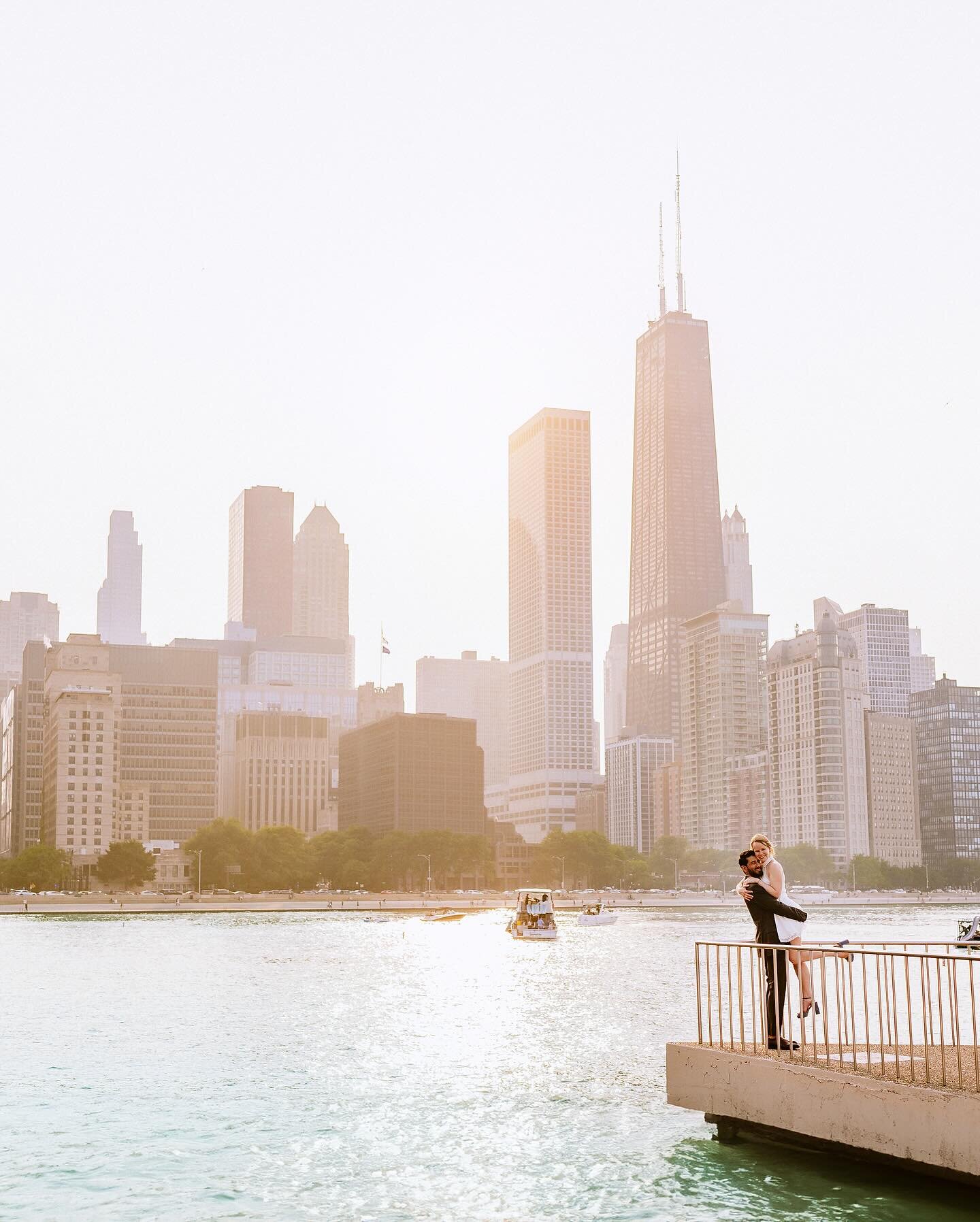Glowing Chicago downtown lovestory — Karlie Dru Photography