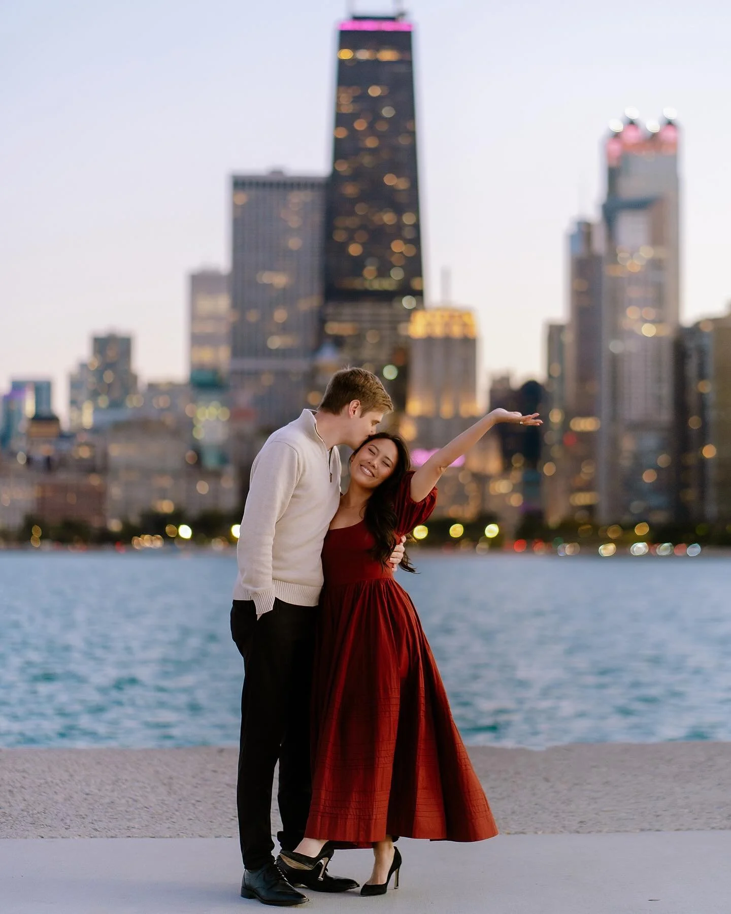 Glowing Chicago downtown lovestory — Karlie Dru Photography