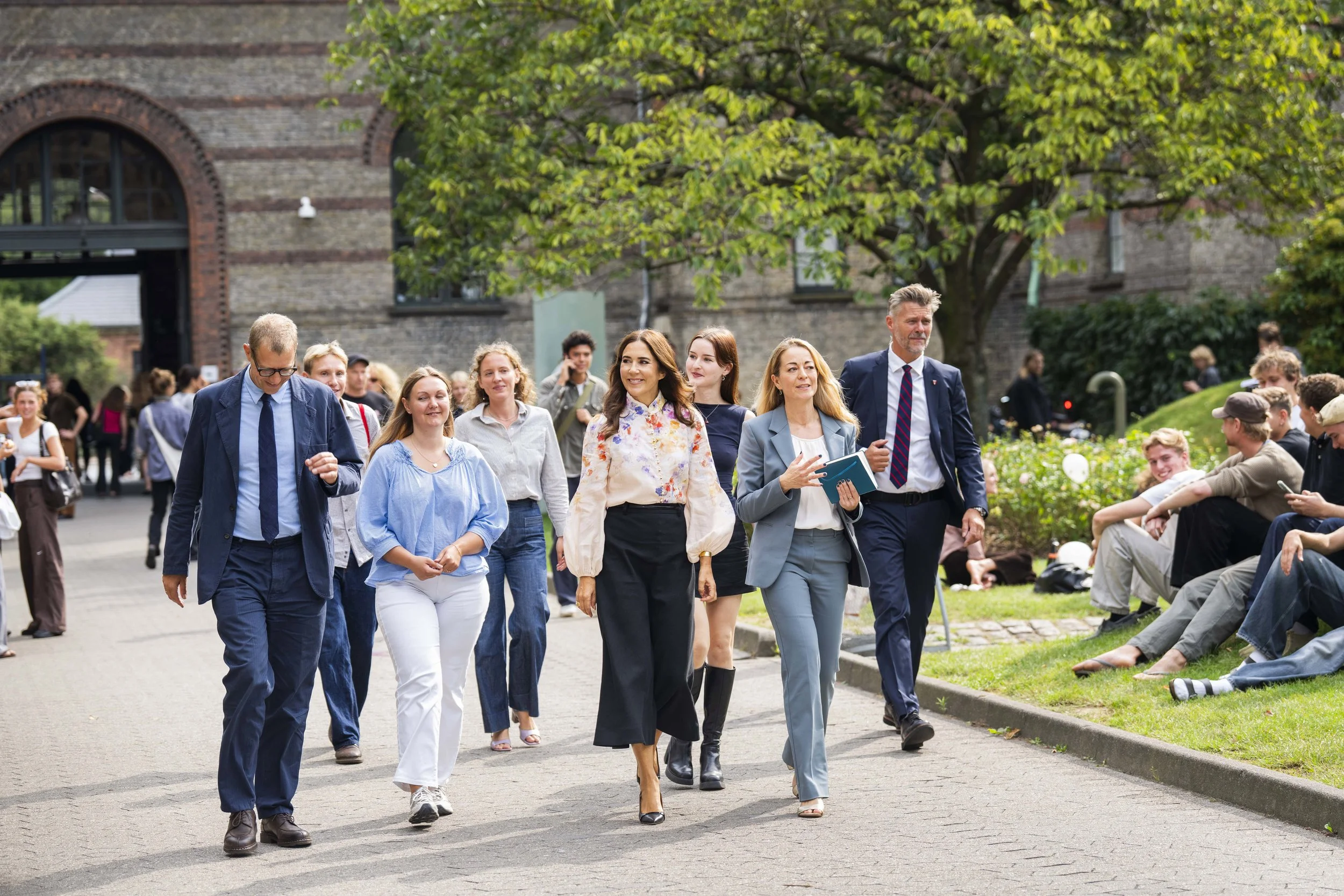 Queen Mary Visits the Faculty of Social Sciences of University of ...