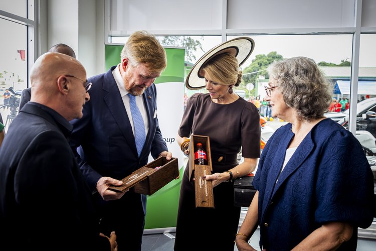 The King and Queen of the Netherlands Visit Factory in Paramaribo ...