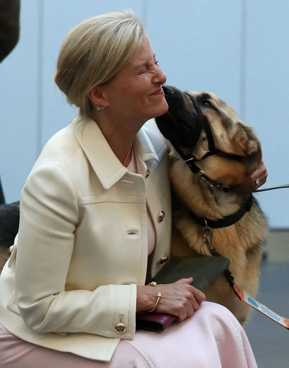 The Earl And Countess of Forfar Visit Scotland — Royal Portraits Gallery