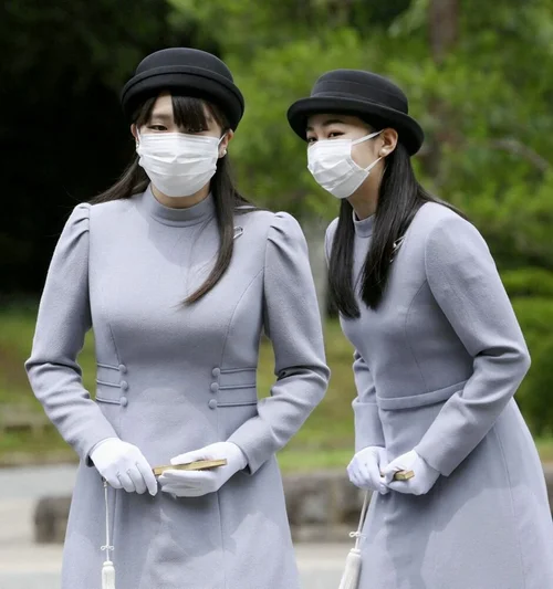 Princess Mako and Princess Kako Visit Empress Kojun's Mausoleum — Royal ...