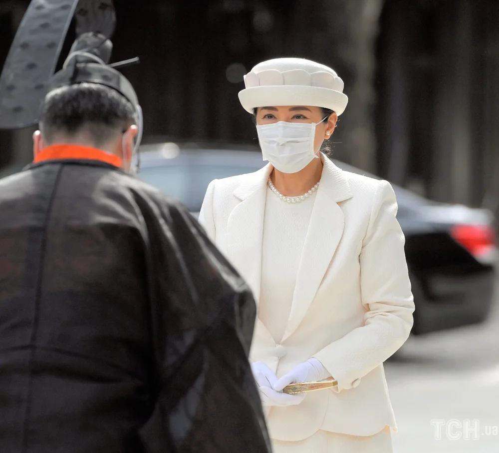 The Emperor and Empress of Japan Visit Meiji Jingu — Royal Portraits ...