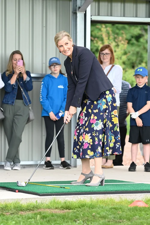 The Earl and Countess of Forfar Visit Forfar, Scotland — Royal ...