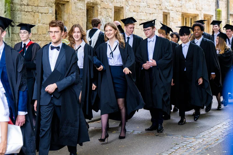 Princess Elisabeth Graduates from Oxford University — Royal Portraits ...