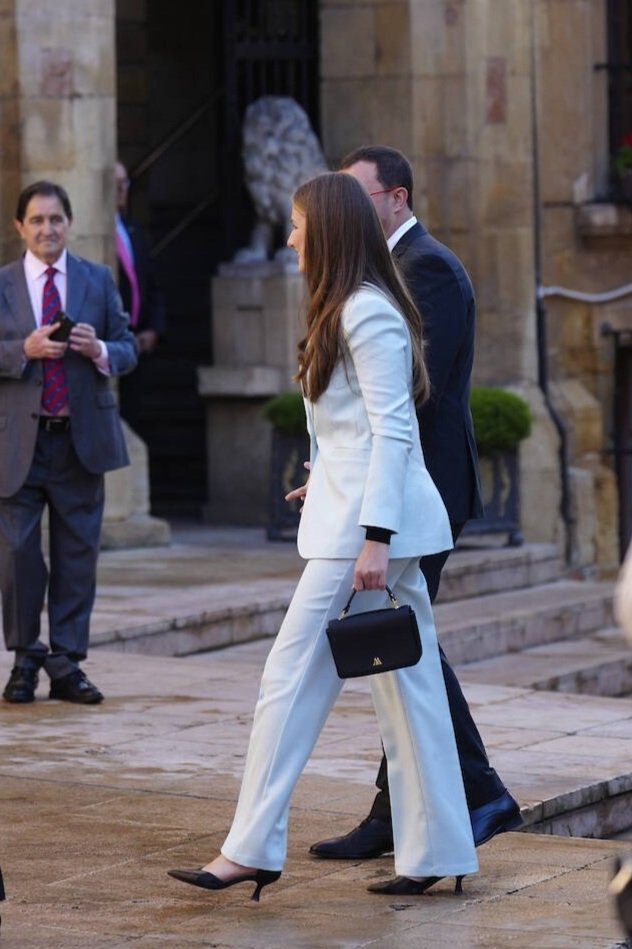 The Princess of Asturias Receives Asturias Medal — Royal Portraits Gallery