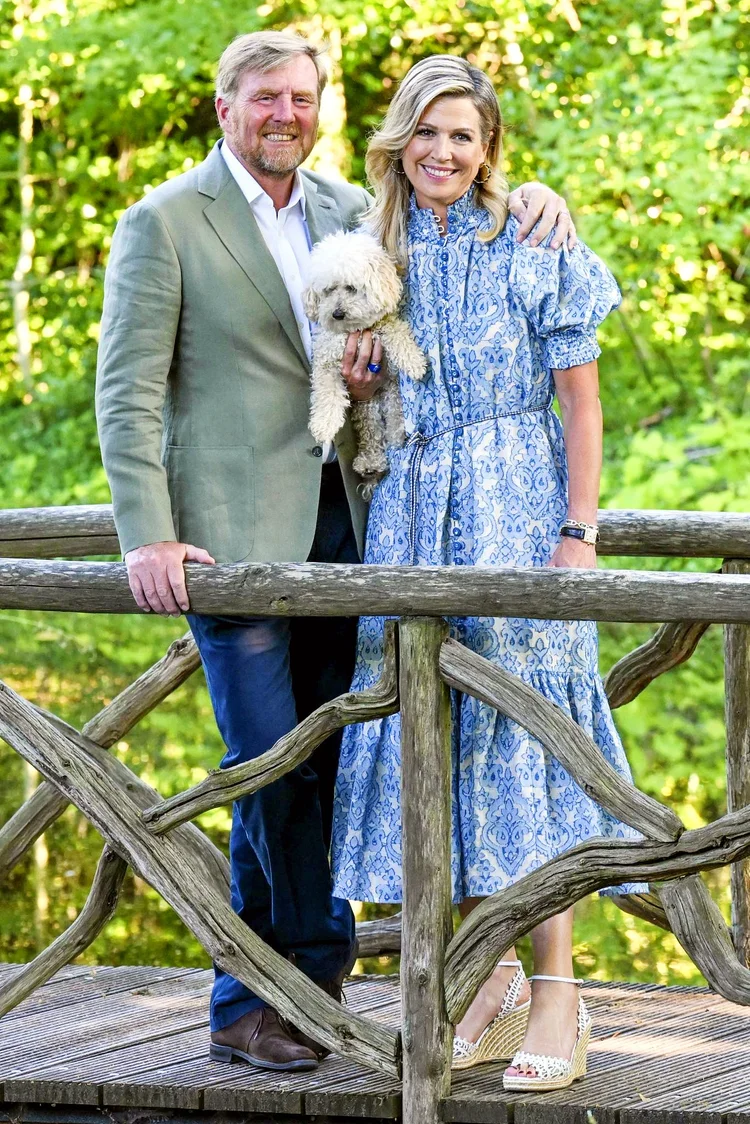 The Royal Family of the Netherlands Pose for Summer Photo Call at Huis ten Bosch — Royal ...