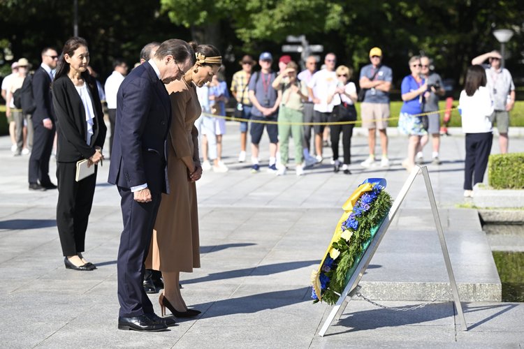 Crown Princess Victoria Visits Hiroshima Peace Memorial — Royal ...