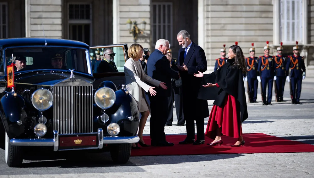The King and Queen of Spain Welcome the President and First Lady of ...