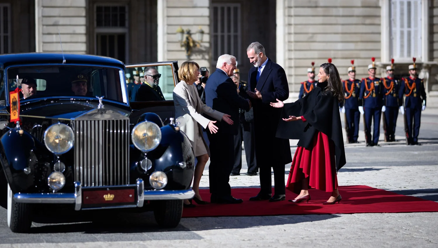 The King and Queen of Spain Welcome the President and First Lady of ...