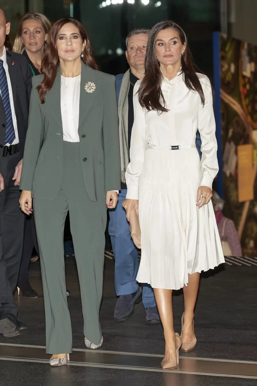 The King and Queen of Spain and the Crown Prince and Crown Princess of ...