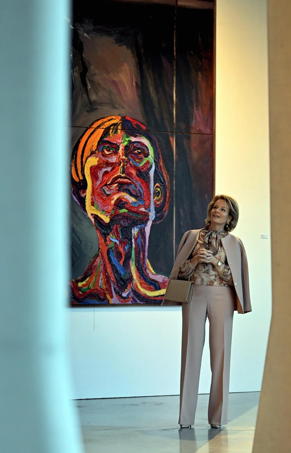 Queen Mathilde Visits Charles Szymkowicz Exhibition in Liege — Royal ...