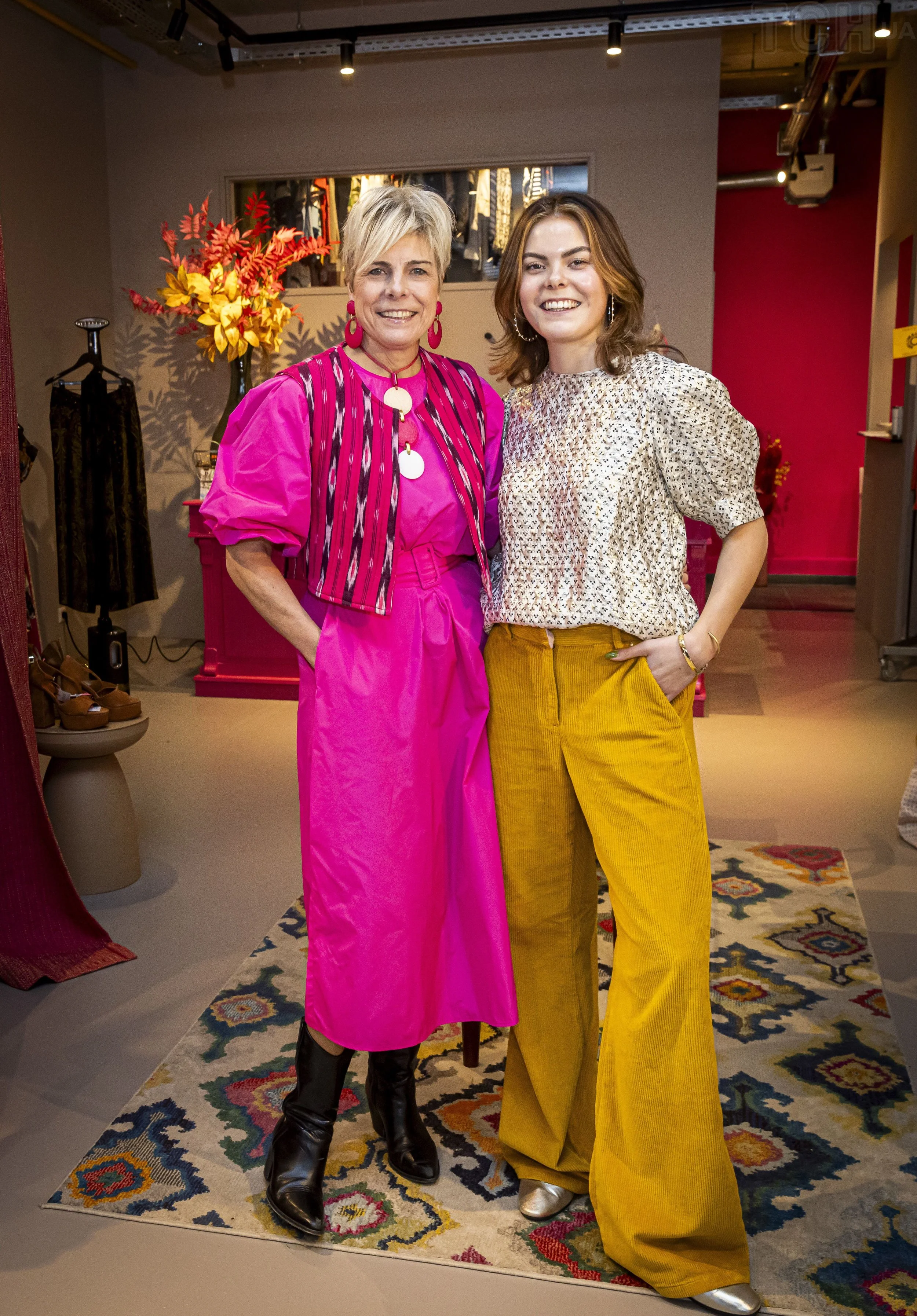 Princess Laurentien and Countess Eloise Visit Vintage Clothing Store My ...