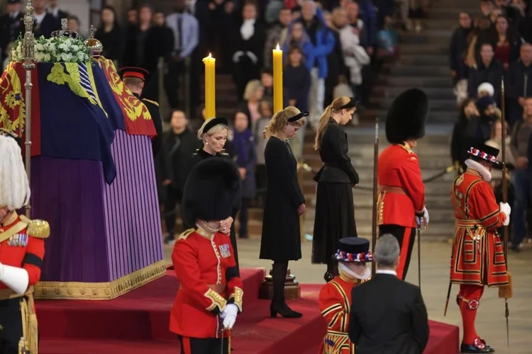 Queen Elizabeth II's Grandchildren Hold Vigil in Westminster Hall ...