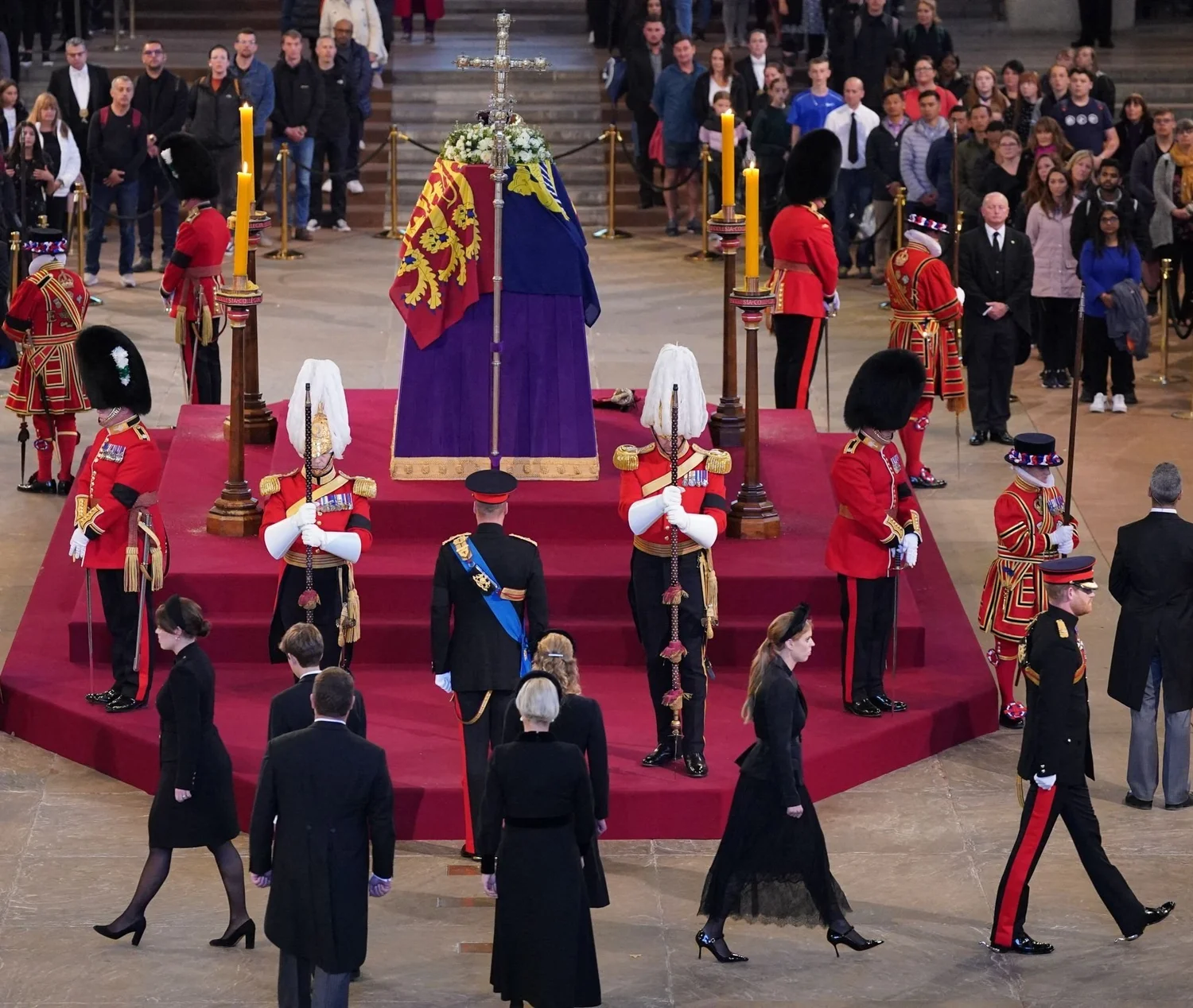 Queen Elizabeth II's Grandchildren Hold Vigil in Westminster Hall ...