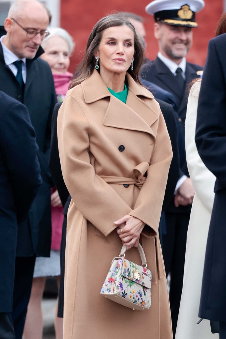 The King and Queen of Spain and the Crown Prince and Crown Princess of ...