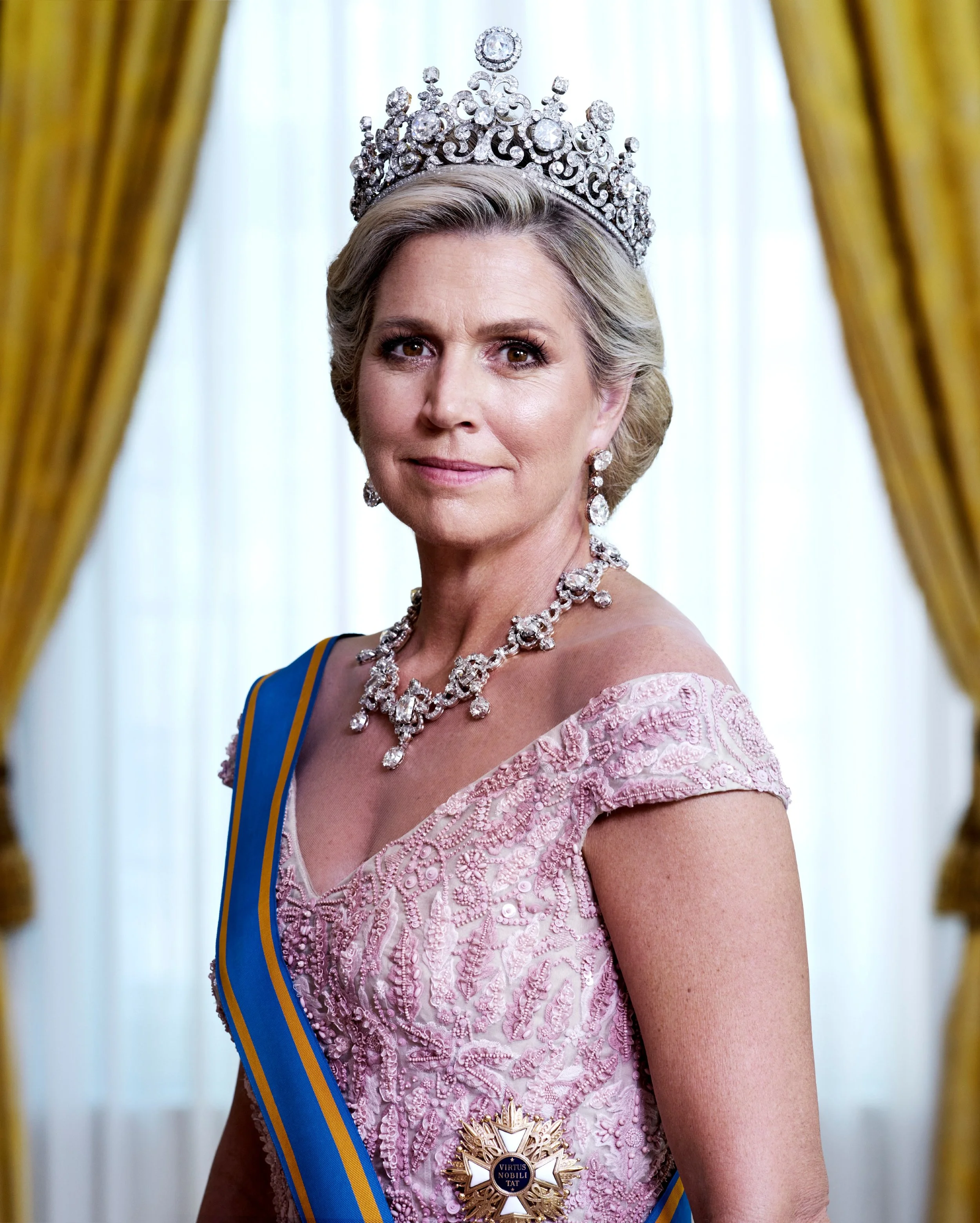 Official Portraits Marking the 10-Year Reign of the King and Queen of ...