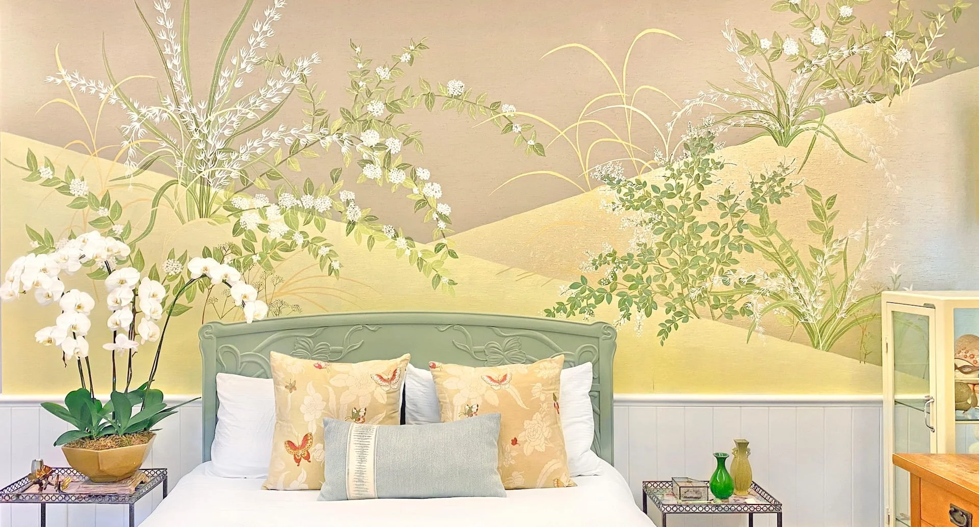 Hand-Painted Wallpaper Designs | Luxury, Customizable, & Unique | LALA ...