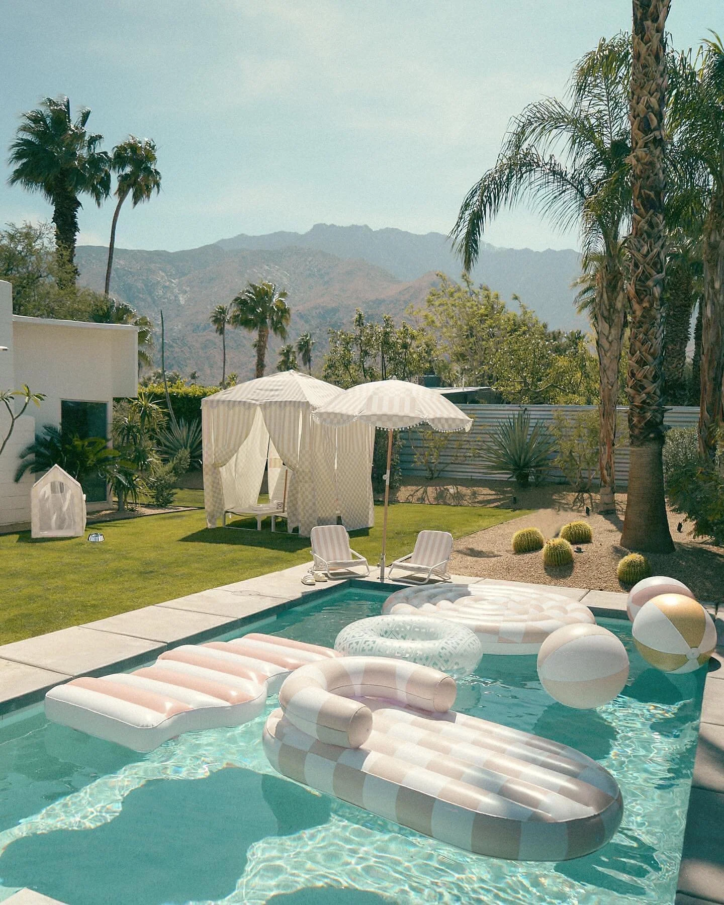 POOL FL(AIR)™ in UNICORN — MINNIDIP LUXE INFLATABLE POOLS BY LA VACA