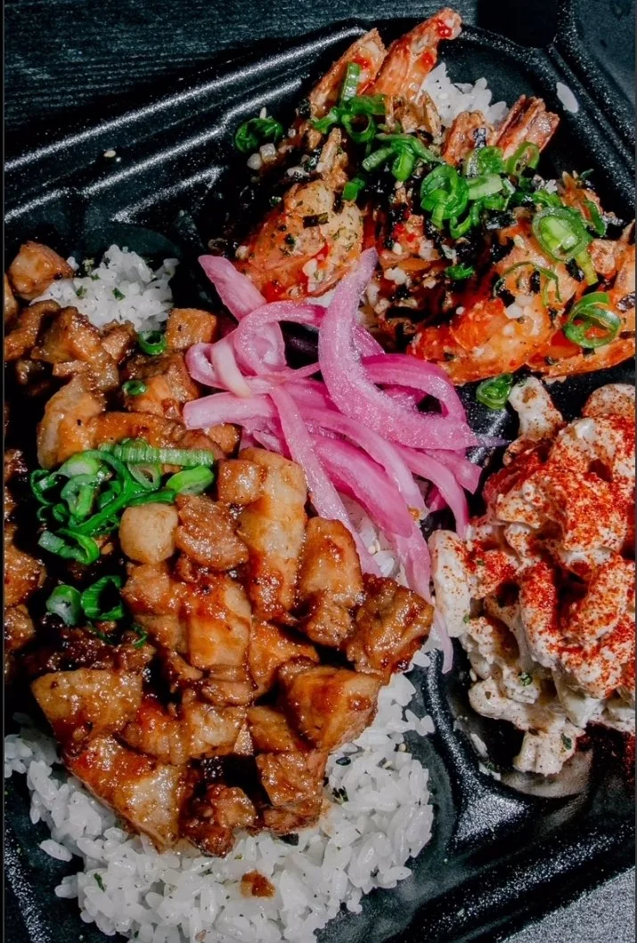Faka's Island Grill
