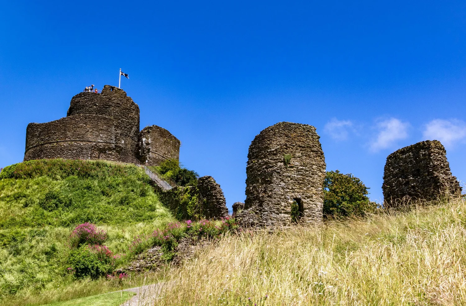 Launceston Castle, an unusual castle once owned by some fascinating ...