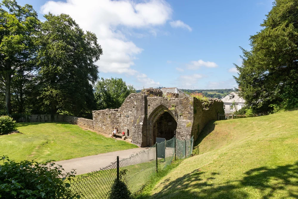 Launceston Castle, an unusual castle once owned by some fascinating ...