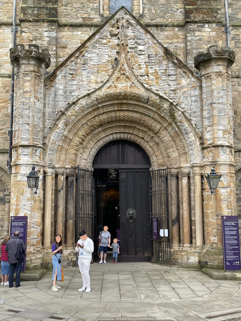 Durham Cathedral; discover this magnificent cathedral, its treasures ...