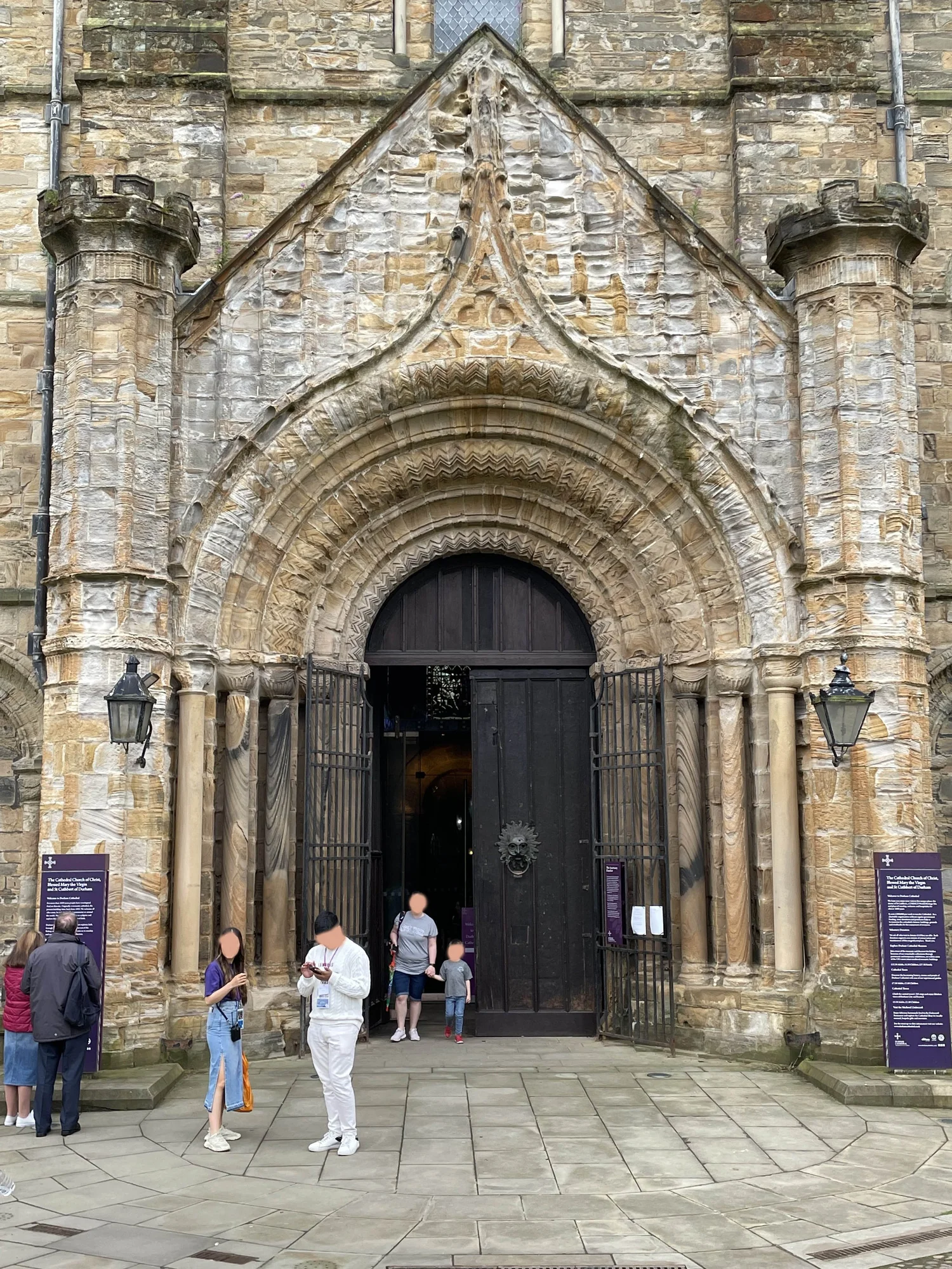 Durham Cathedral; discover this magnificent cathedral, its treasures ...