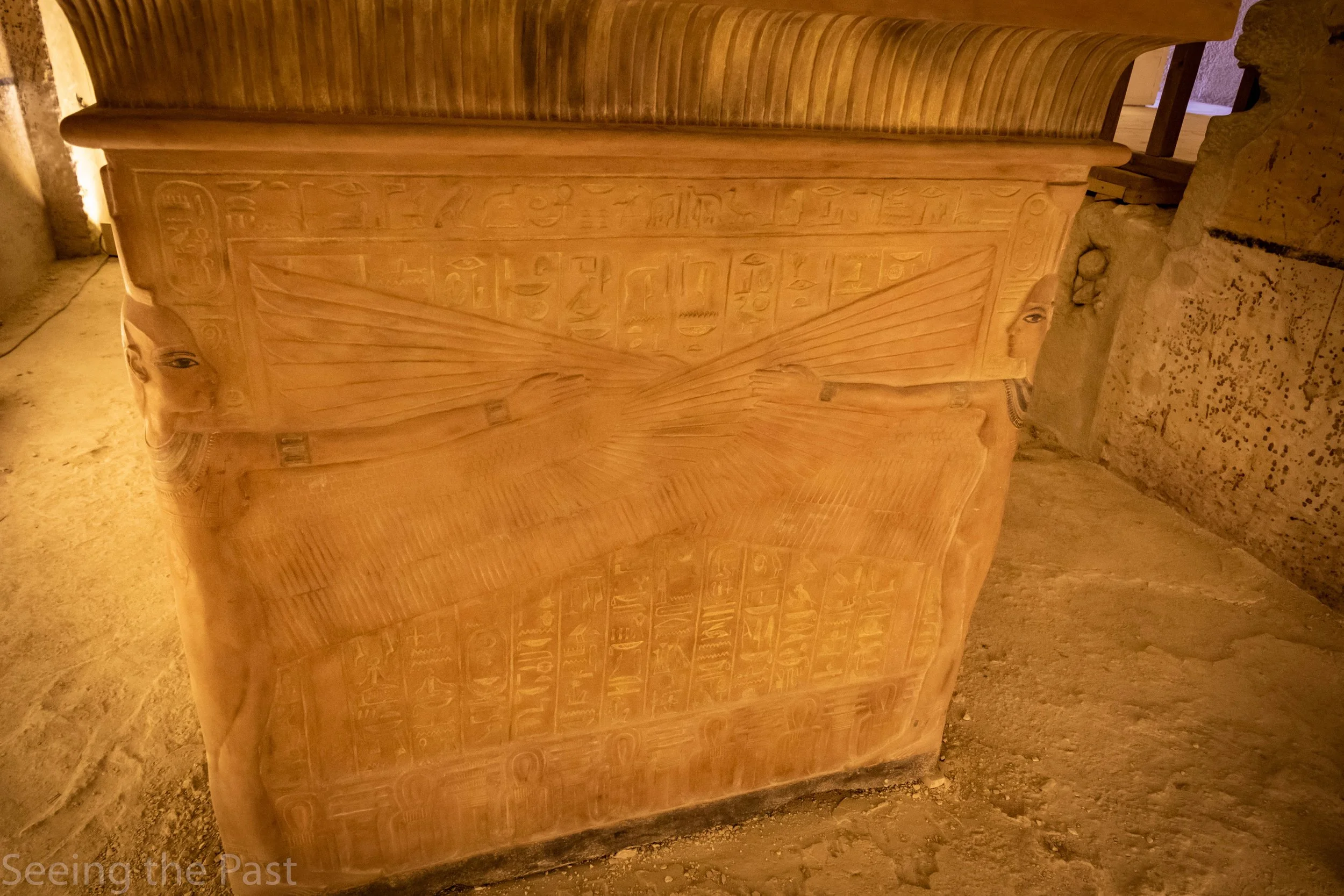 Discover the story of Tutankhamen through objects, tomb paintings ...