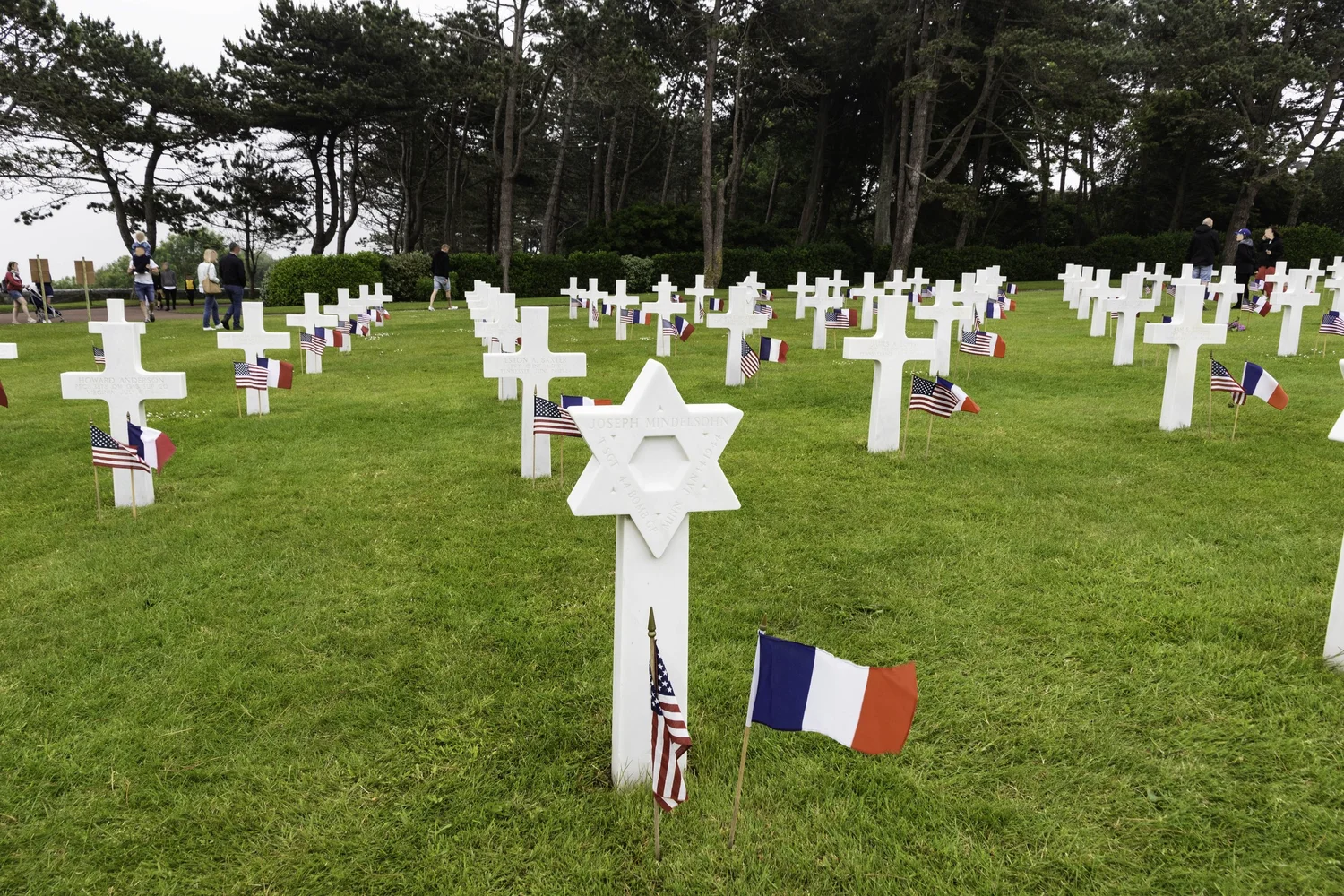 The D Day Series. Remembering the Heroes at Colleville-sur-Mer American ...