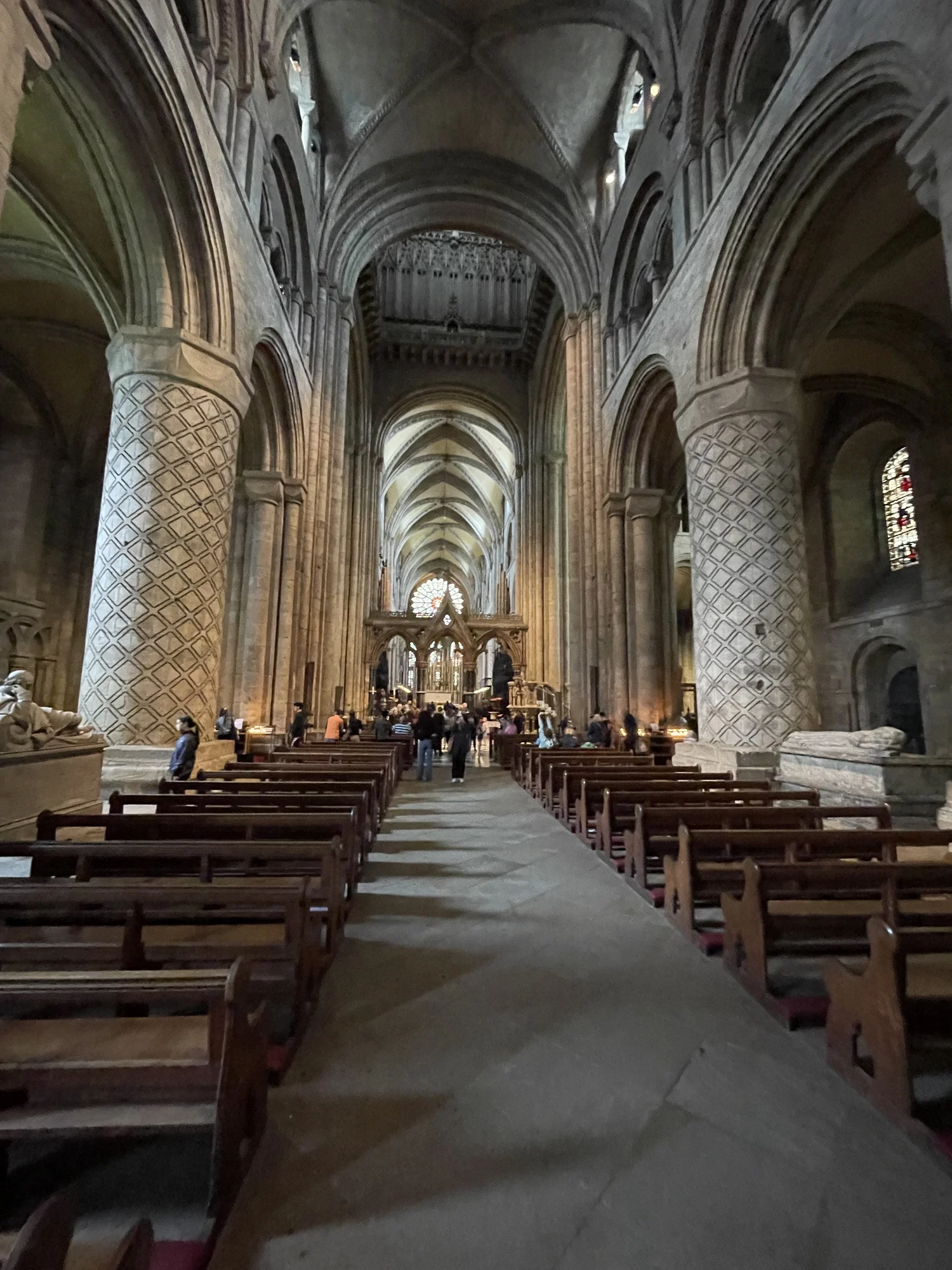 Durham Cathedral; discover this magnificent cathedral, its treasures ...