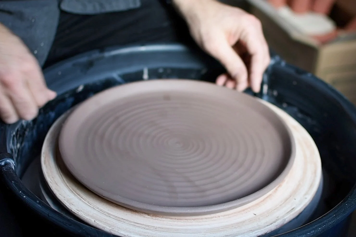 How to Turn a Slab into a Flat-Bottomed Plate on the Wheel — pottery ...