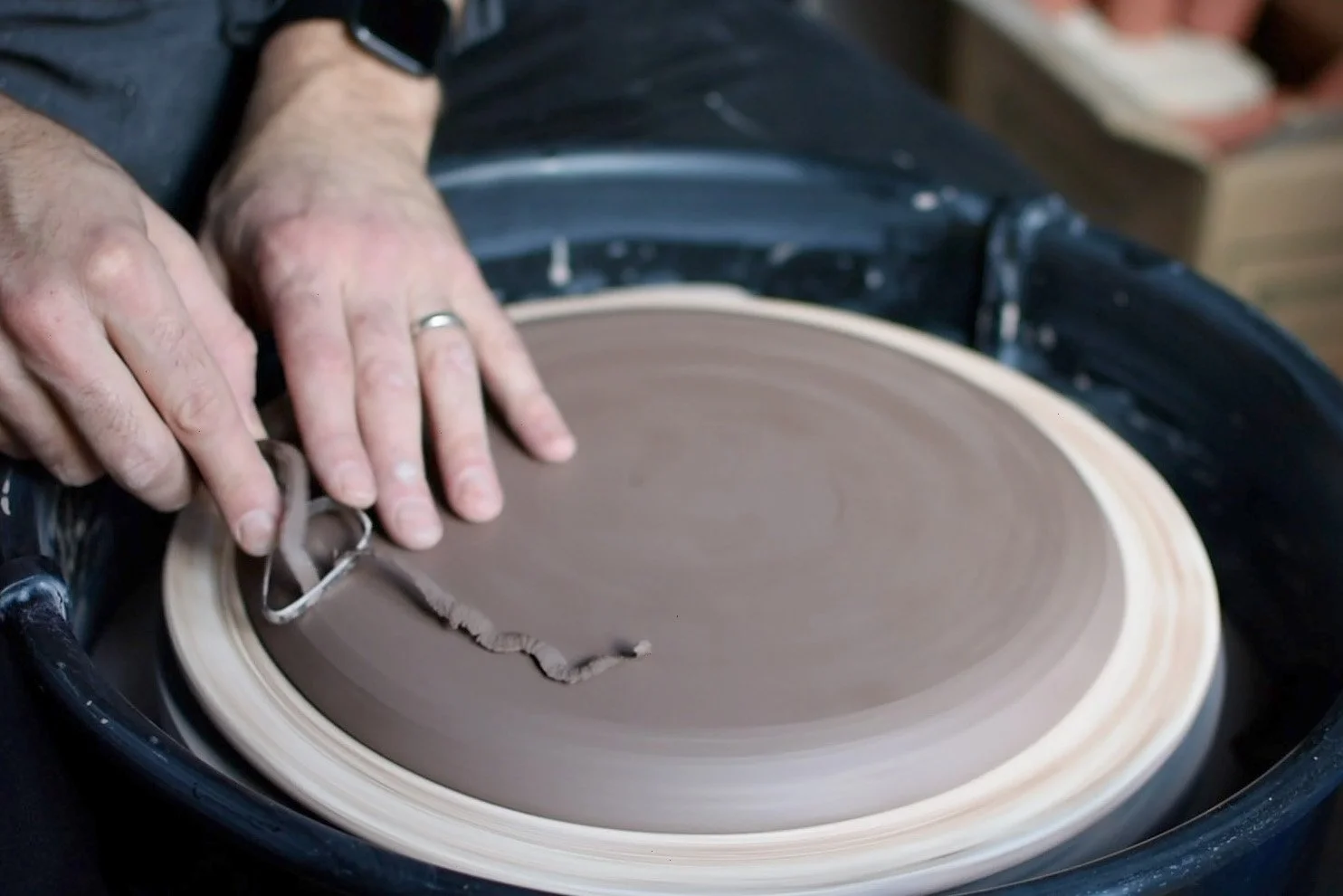 How to Turn a Slab into a Flat-Bottomed Plate on the Wheel — pottery ...