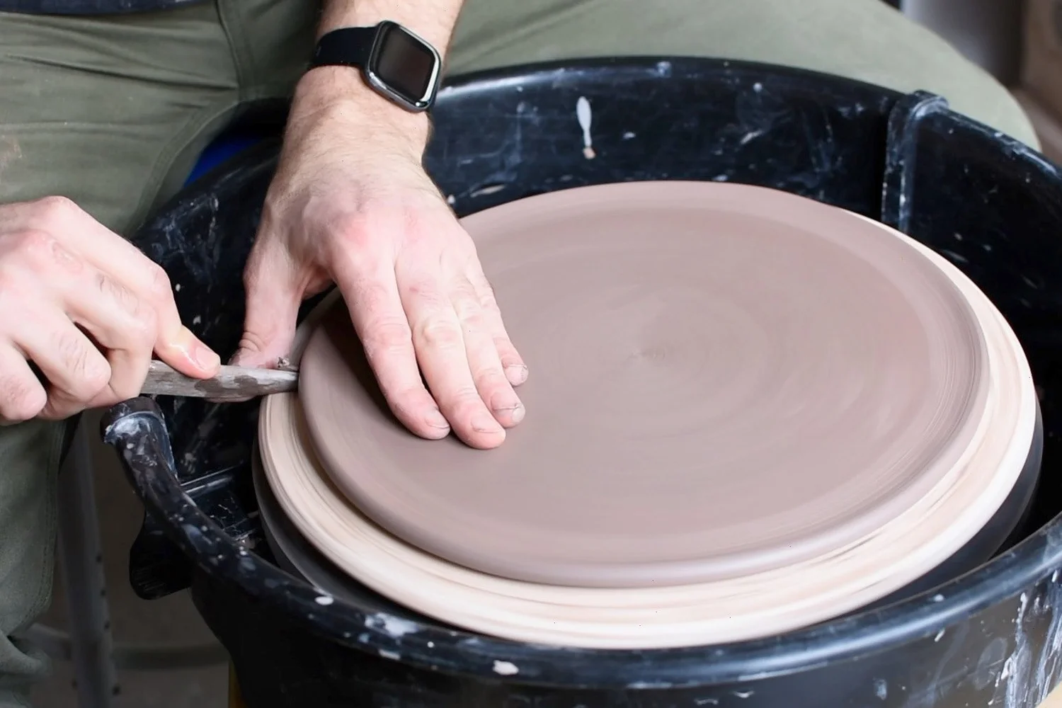 How to Turn a Slab into a Flat-Bottomed Plate on the Wheel — pottery ...