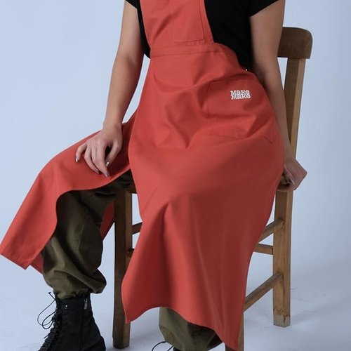 The Best Aprons for Pottery, Ceramics, and Art Studios — The Studio Manager