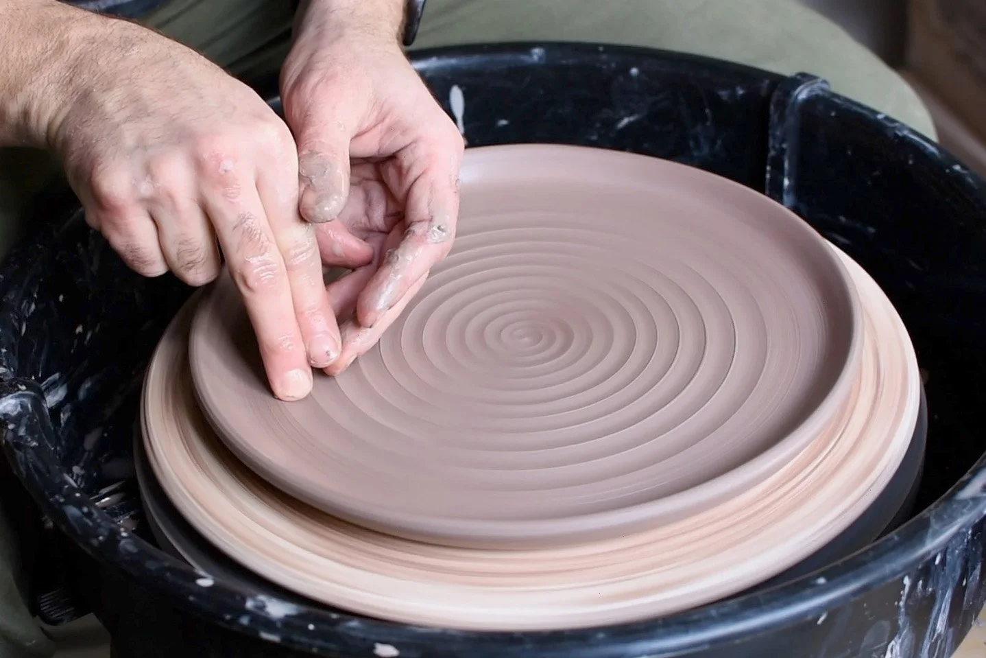 How to Turn a Slab into a Flat-Bottomed Plate on the Wheel — pottery ...