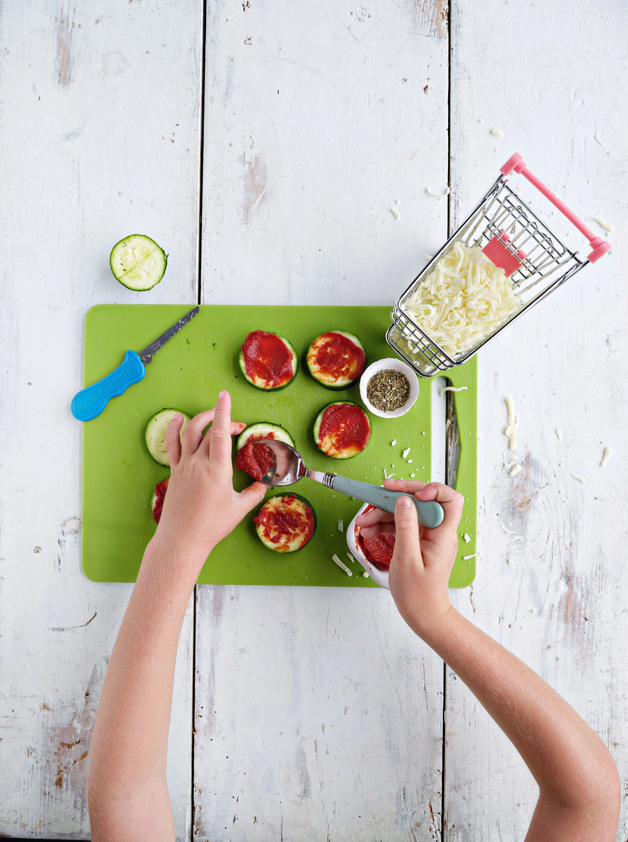 Easy, quick healthy snack the kids will love - courgette pizza bites ...