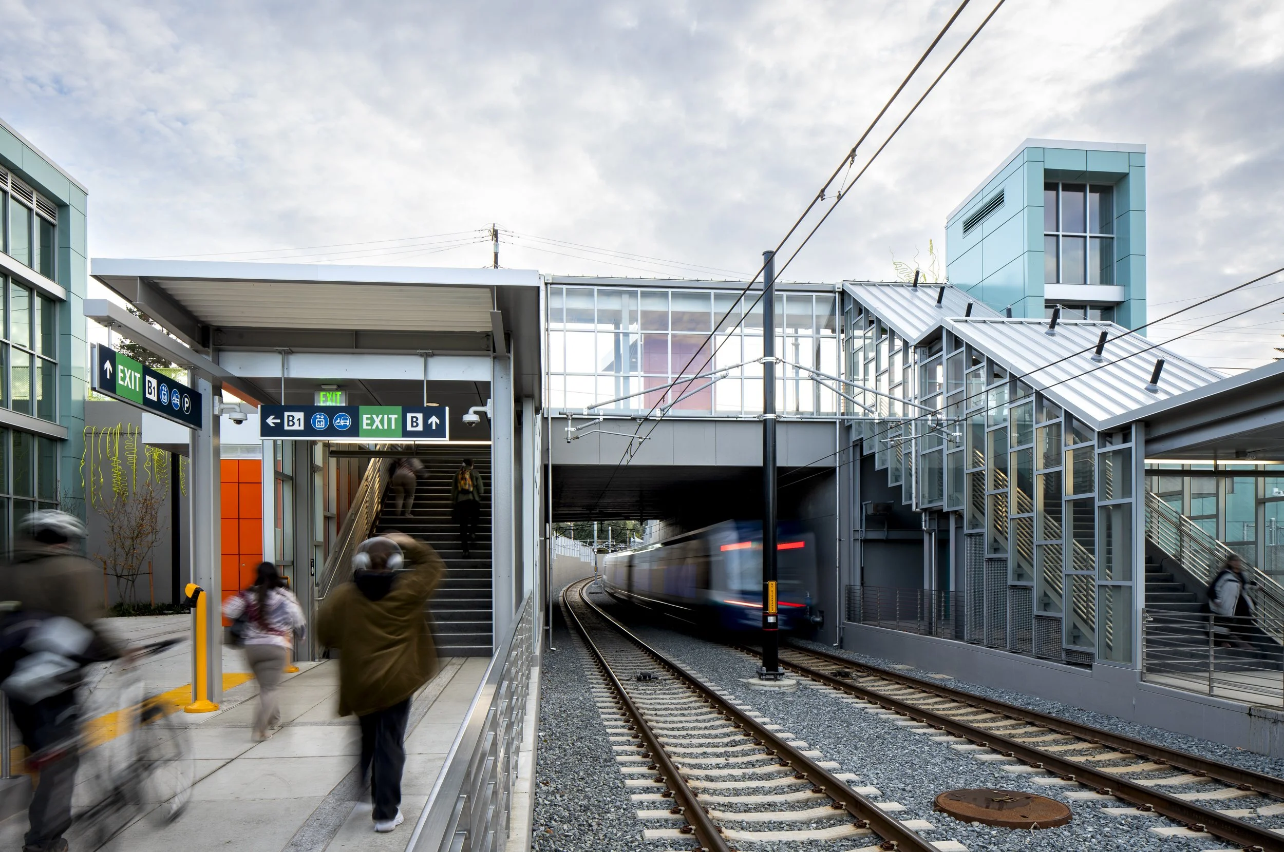 185th Street Lightrail Station — KIRK HOSTETTER PHOTOGRAPHY