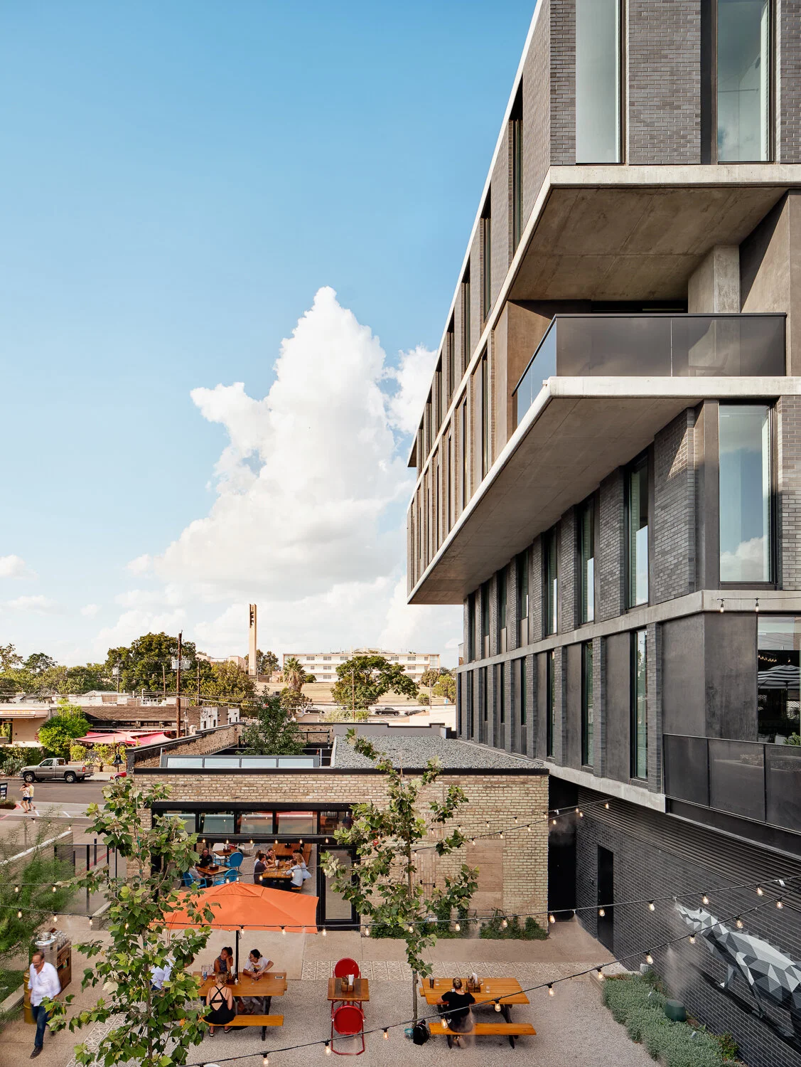 Leftys Brick Bar — Elemental Architecture
