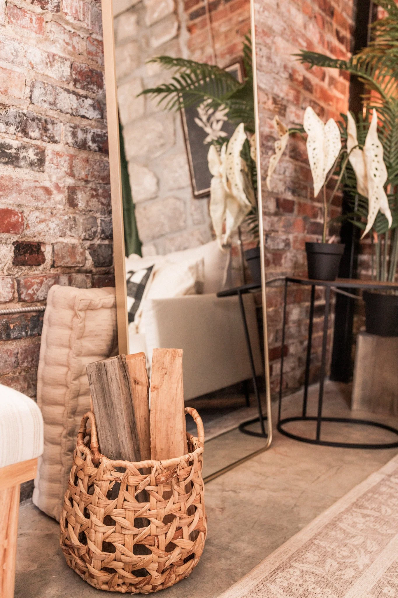 Springfield, Missouri Small Event Space — LIGHTBOX