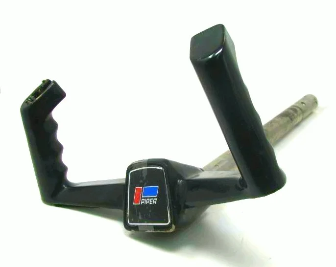 "NEW PIPER" Yoke Emblem — 3D Stick & Rudder