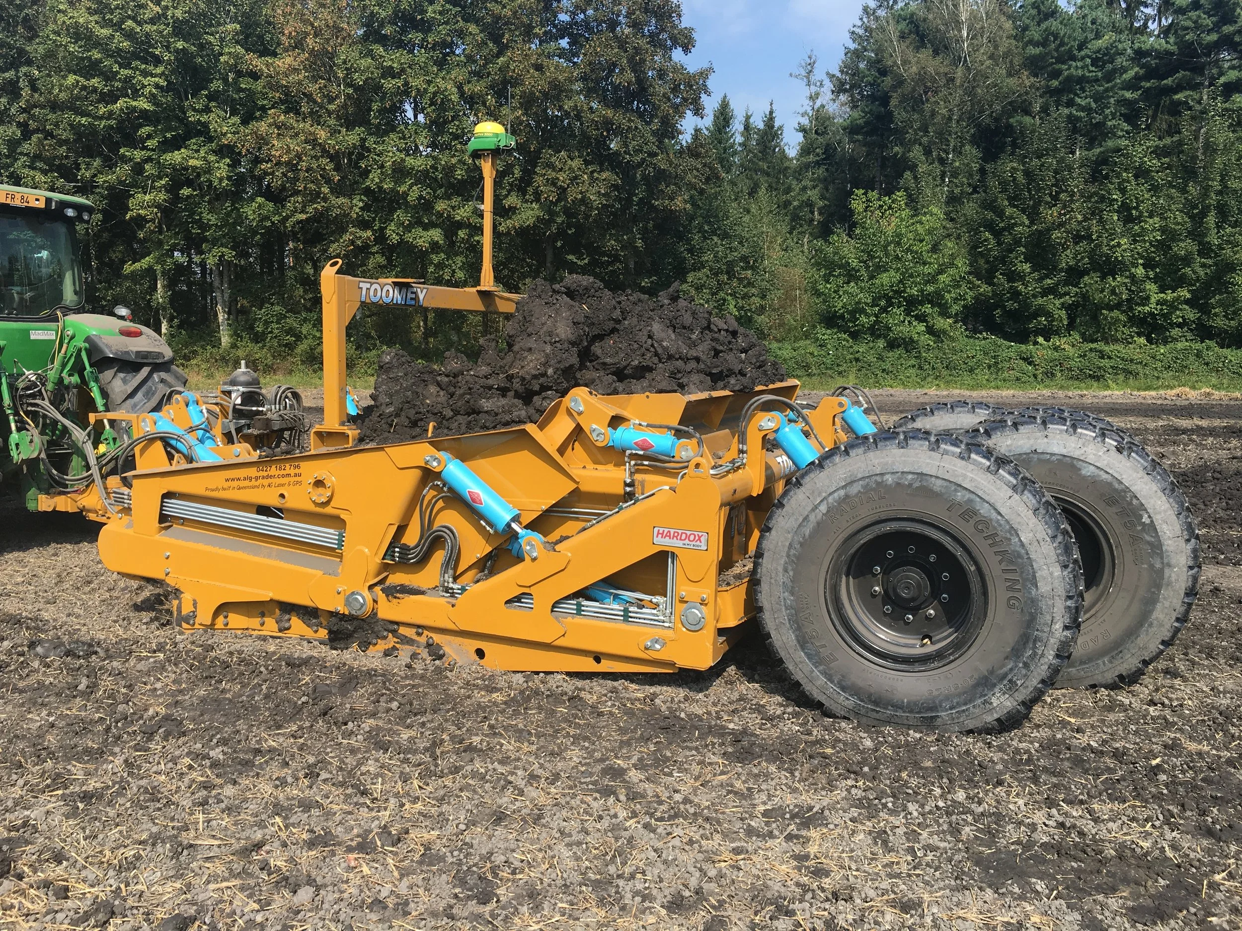 Scrapers Features — Toomey Earthmovers