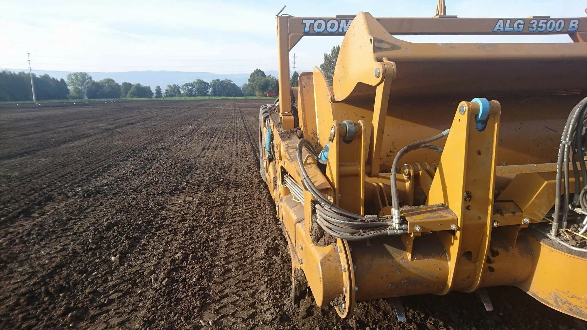 Scrapers Features — Toomey Earthmovers