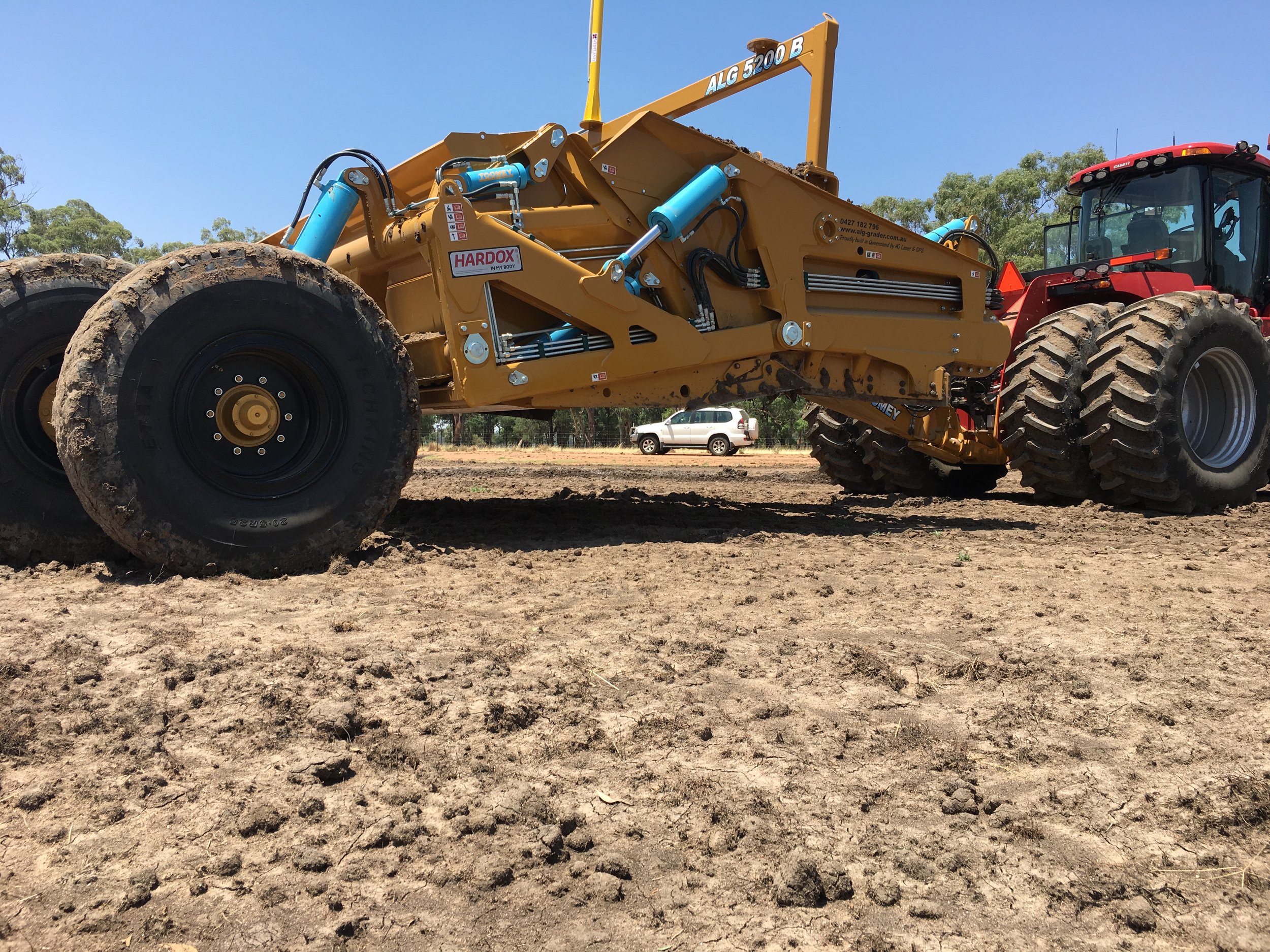 Scrapers Features — Toomey Earthmovers