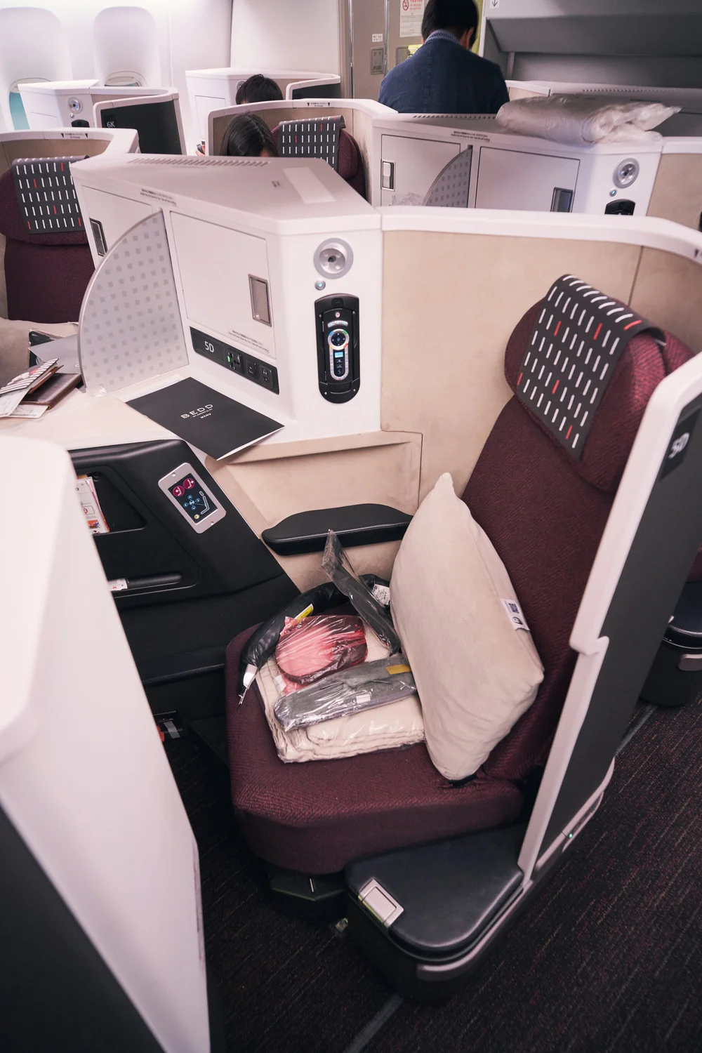Japan Airlines JL38 Business Class - Boeing 777-200ER - SIN to HND ...