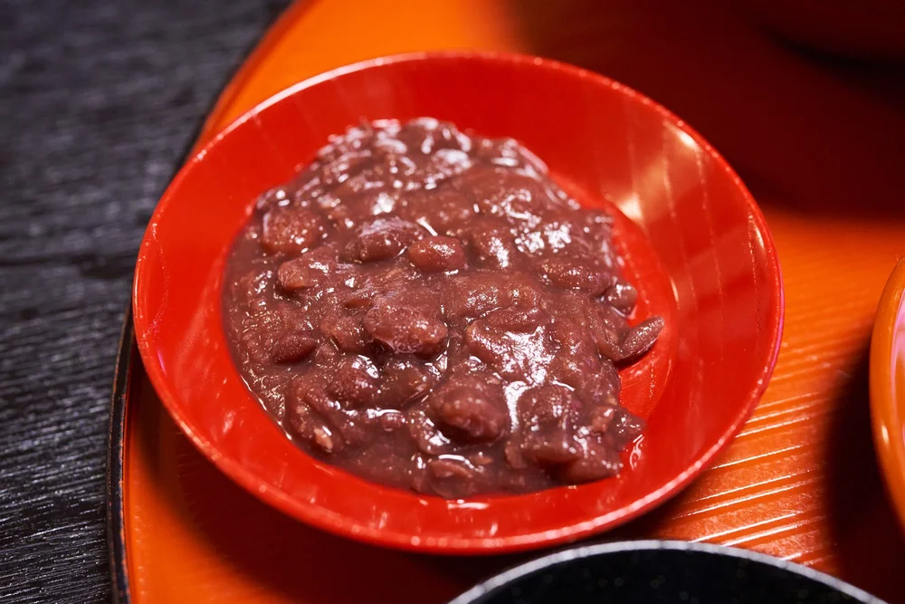 Gion Tokuya - Serving pure Warabimochi and Kuzumochi in main Gion district — SHIRO ANG