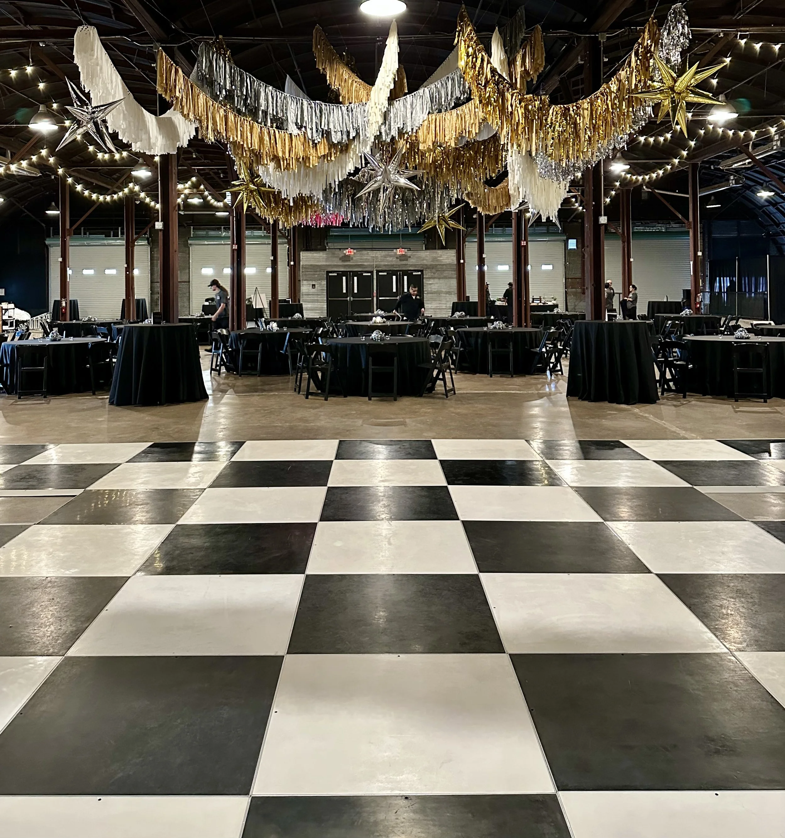 Streamer & Rope Banner Installs — Pop & Drop